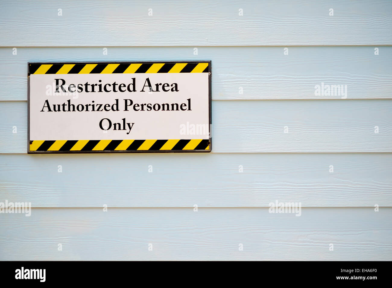 Restricted area sign Banque de photographies et d’images à haute ...