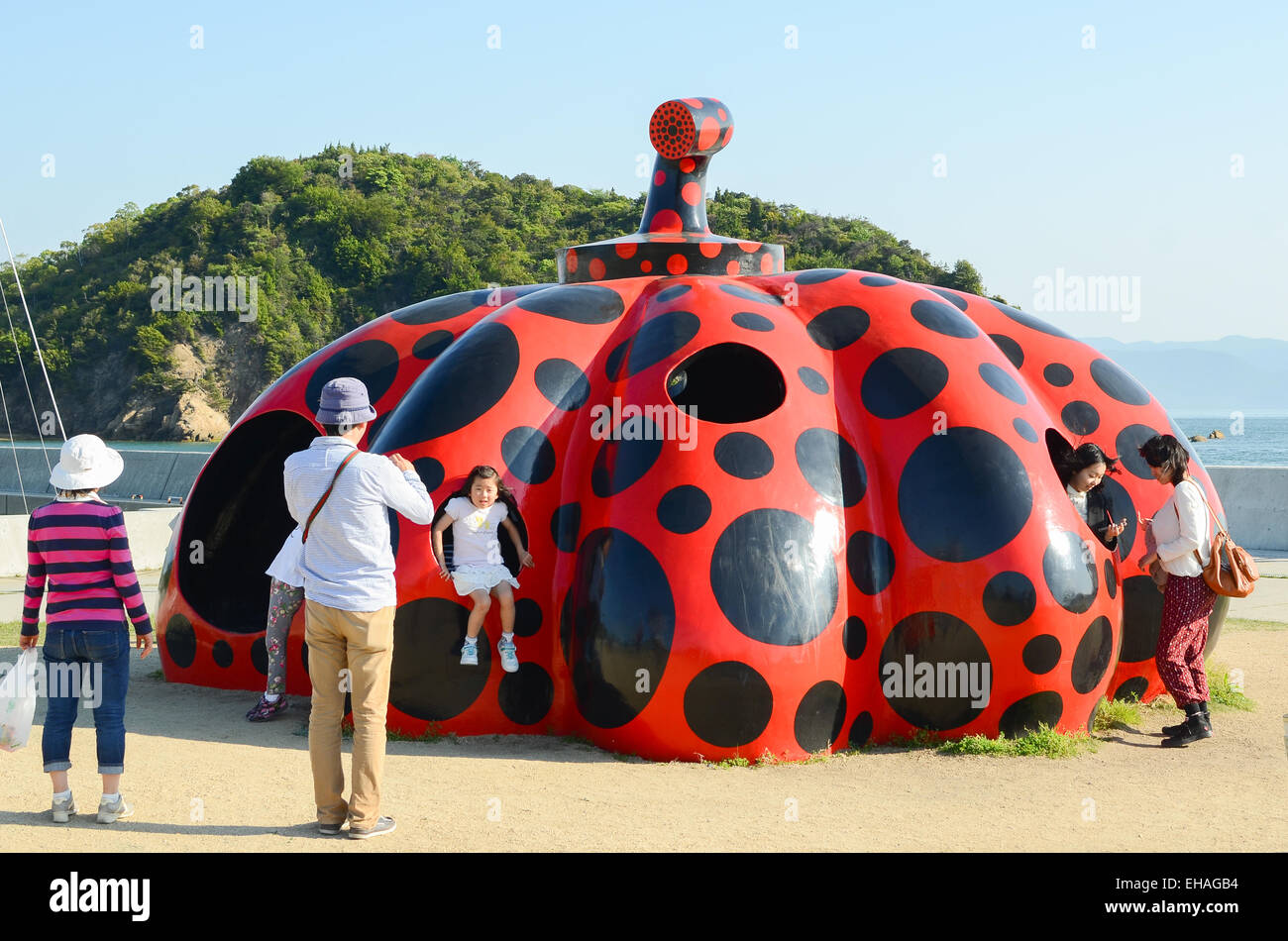 La grande Yayoi Kusama citrouille rouge sur l'île de Naoshima 'art ...