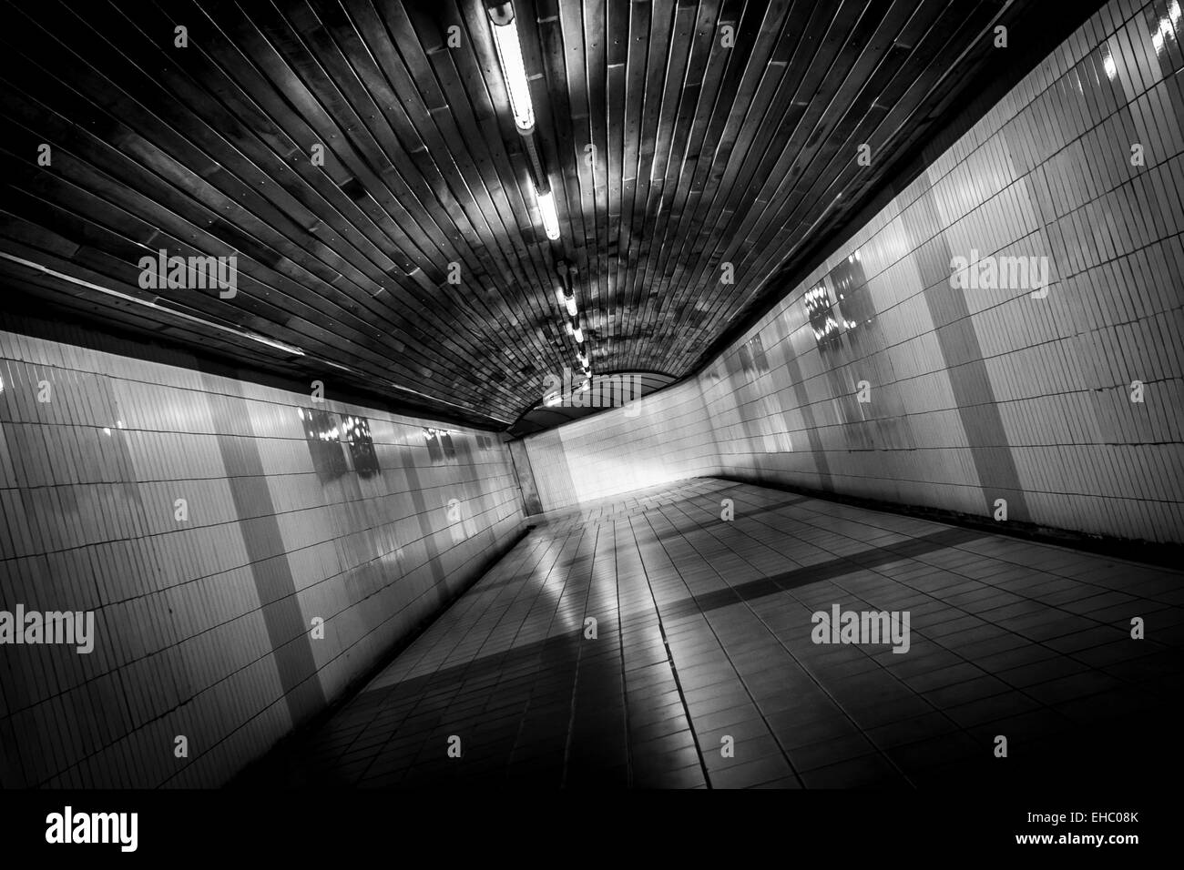 Le passage souterrain Banque d'images noir et blanc - Alamy