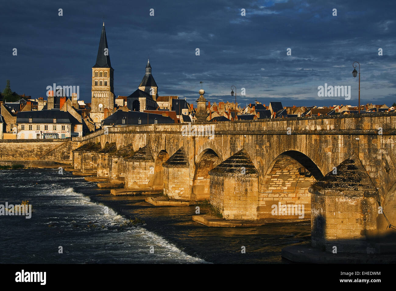 Cosne cours sur loire Banque de photographies et d’images à haute ...