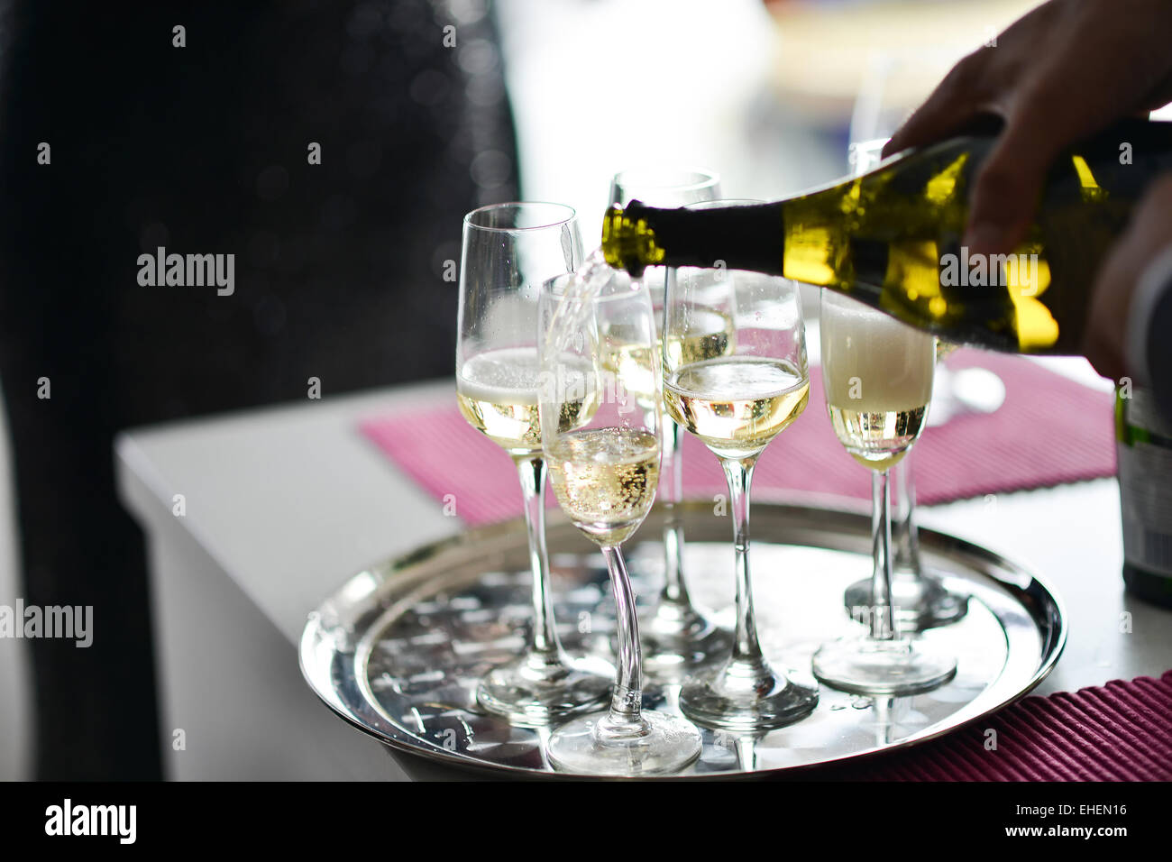 Trinquer champagne Banque de photographies et d’images à haute ...