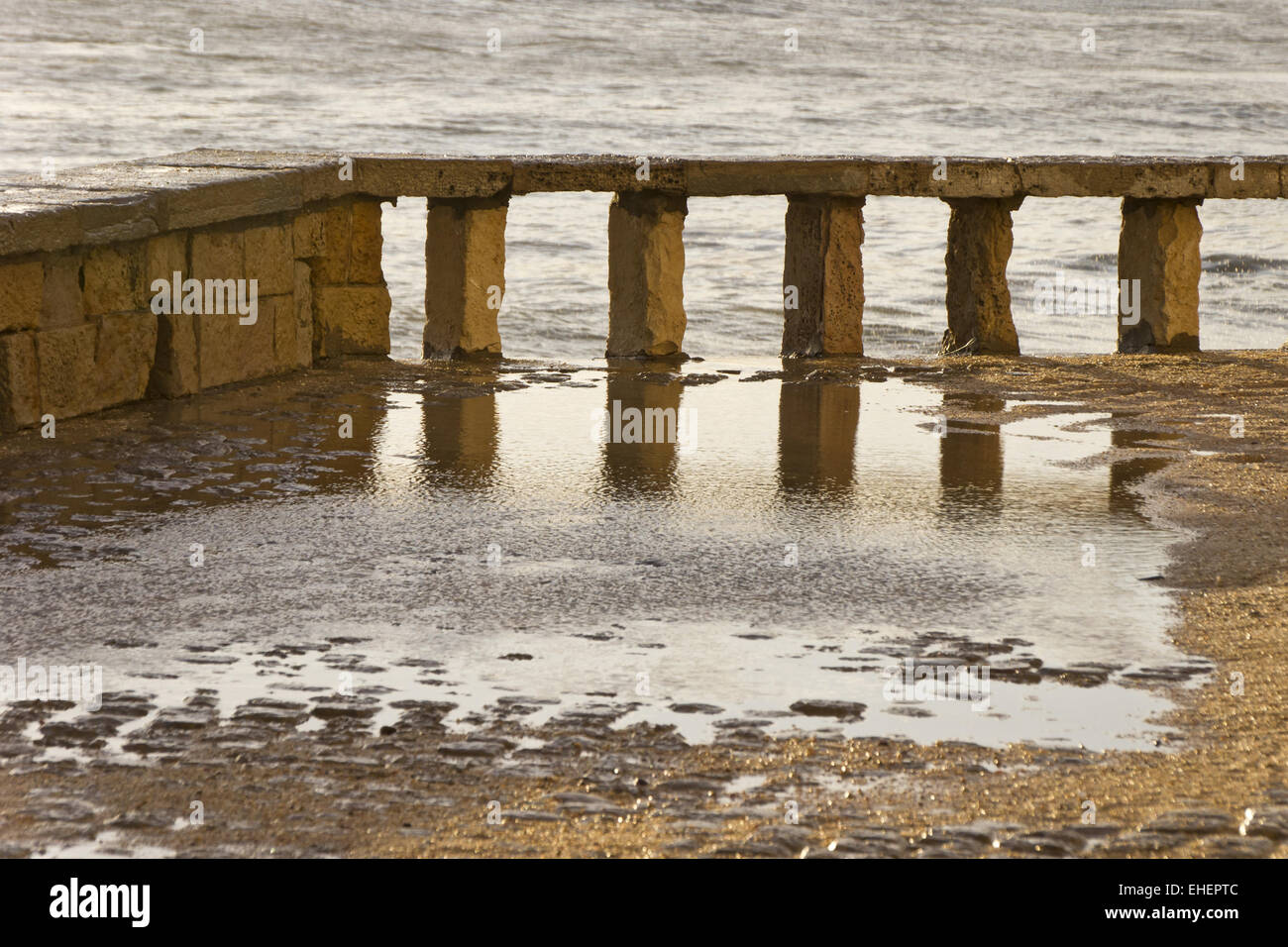 Flaque d'eau avec reflet dans le paysage Banque de photographies et d ...