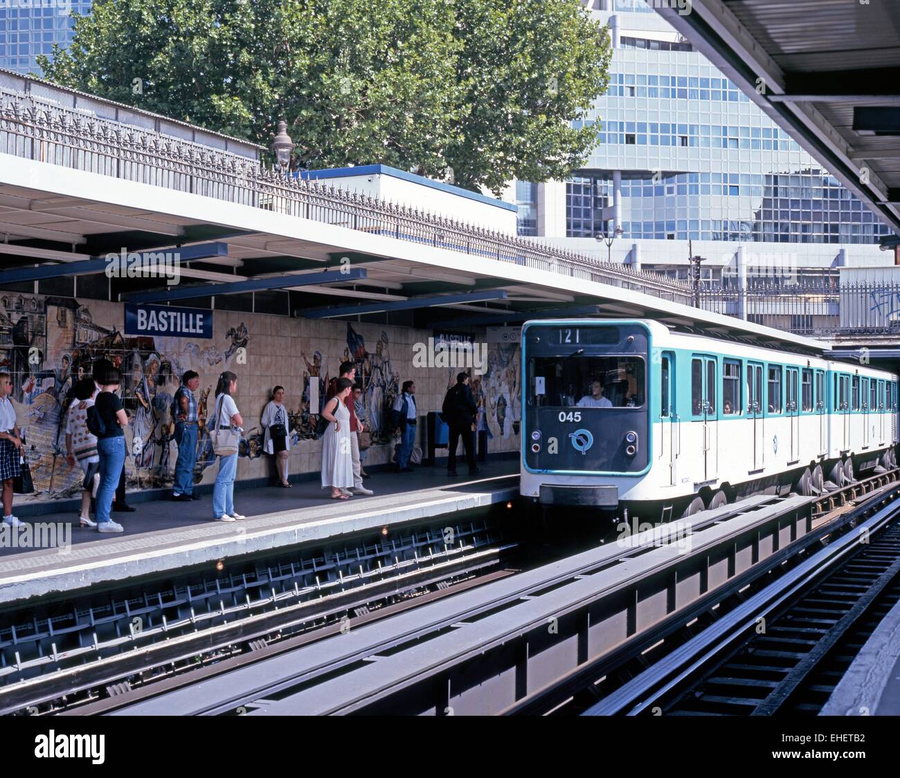 Bastille metro train station Banque de photographies et d’images à ...