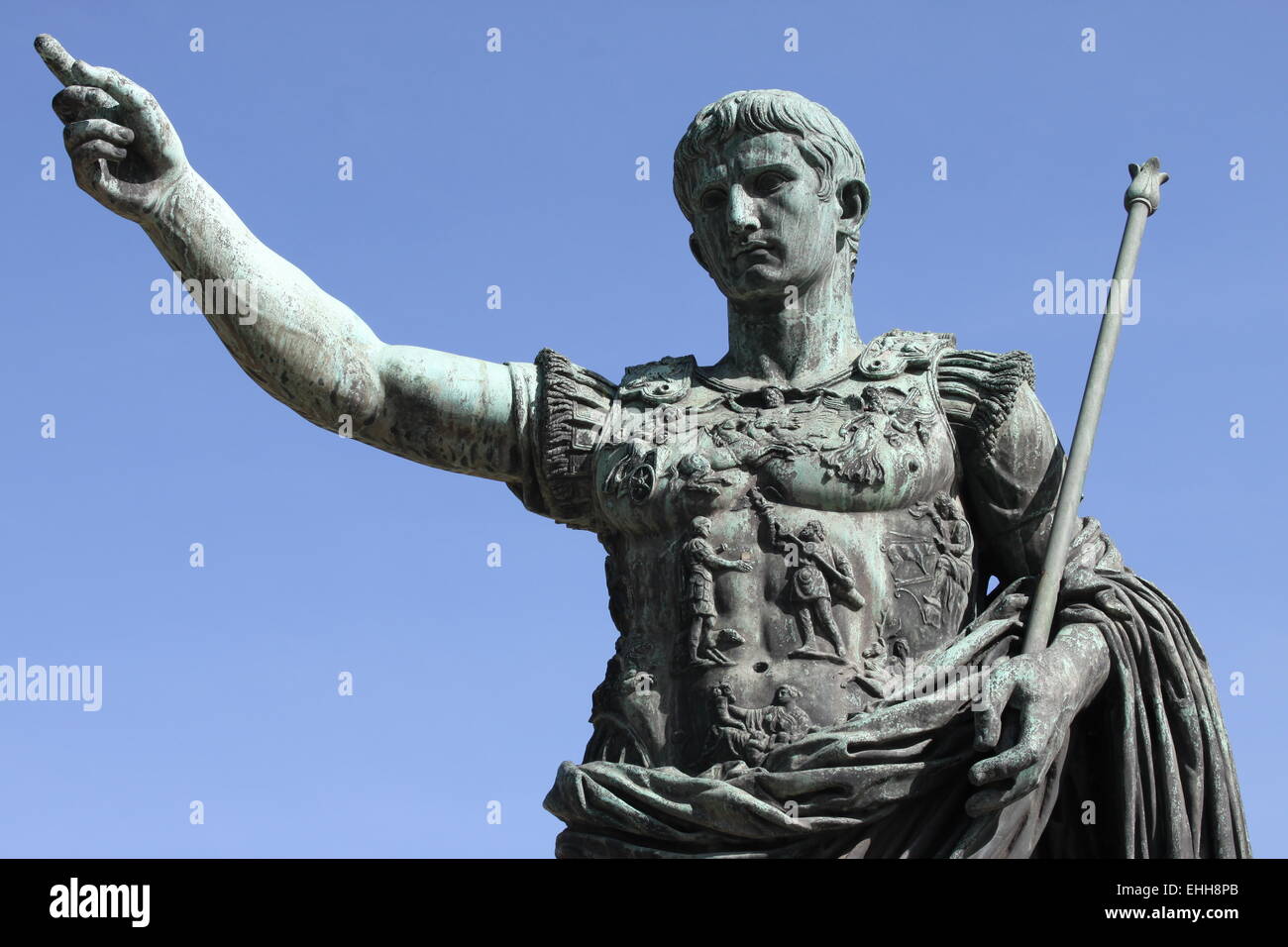 Statue en bronze de l'empereur romain auguste Banque de photographies ...