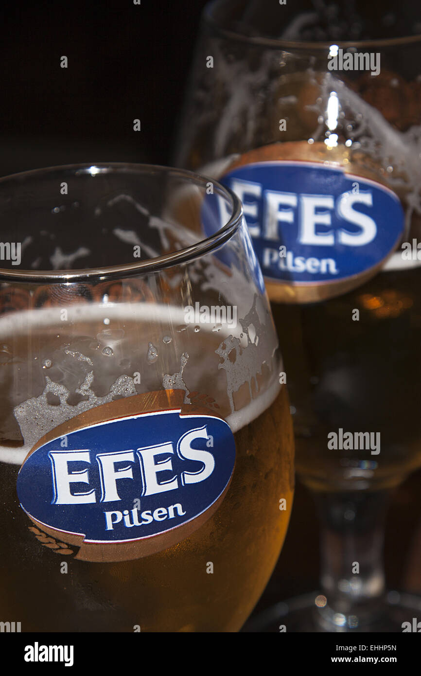 Efes pilsen glass Banque de photographies et d’images à haute ...