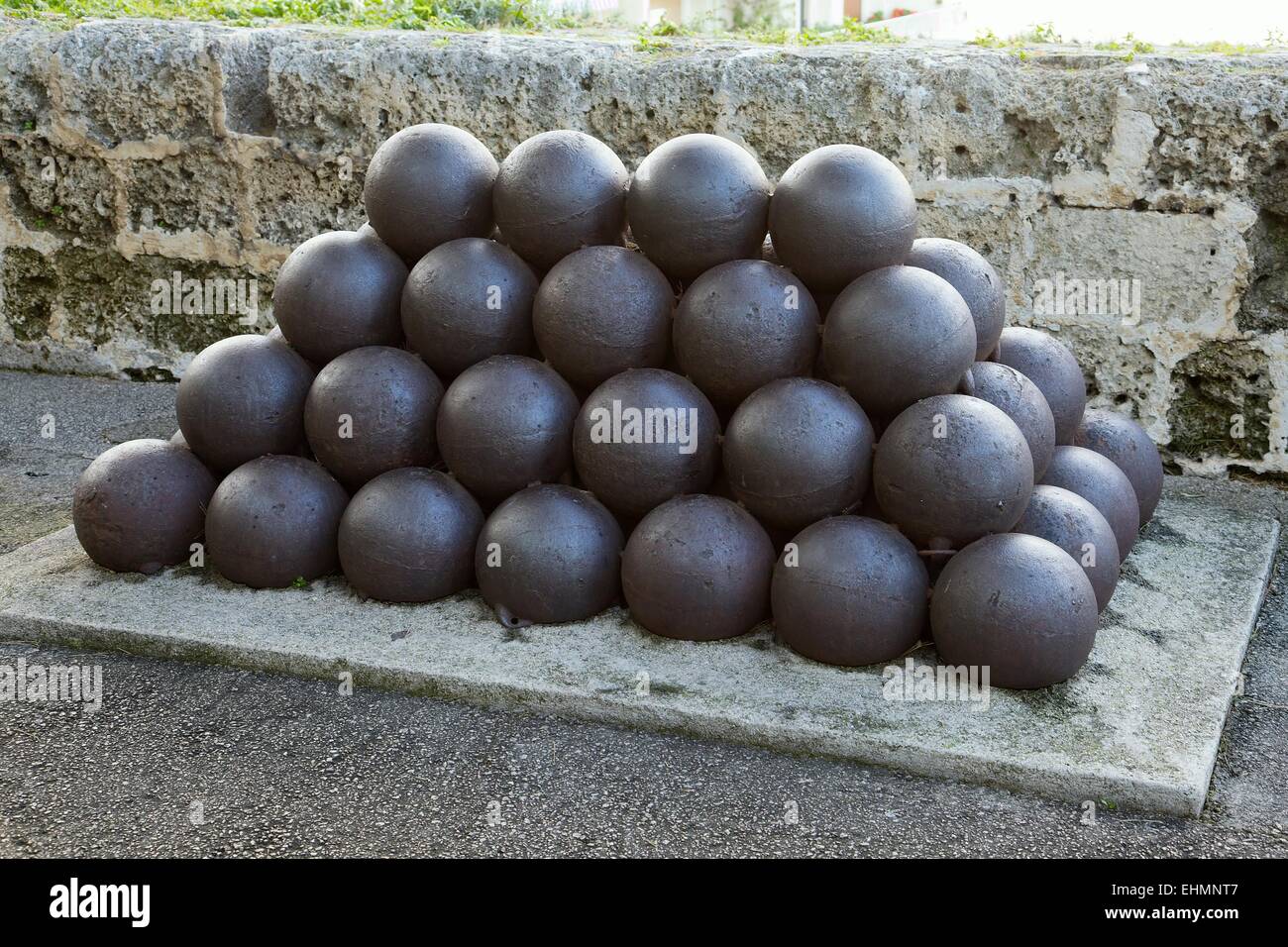 Boulet de canon en pierre Banque de photographies et d’images à haute ...