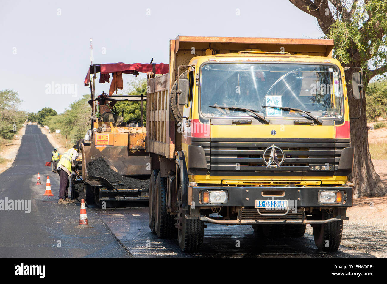 Senegal traffic road Banque de photographies et d’images à haute ...