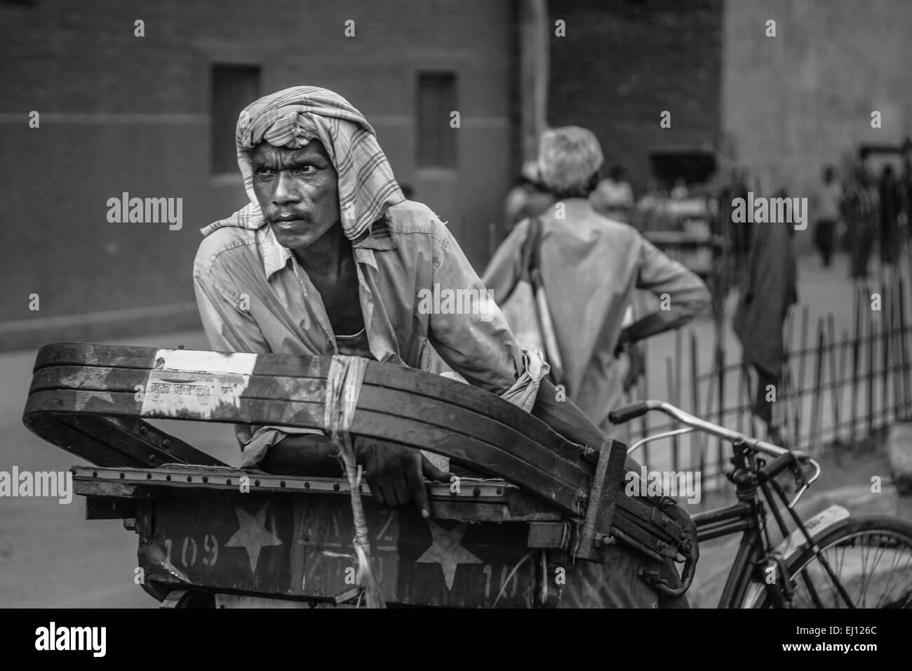 Wallh de pousse-pousse cycle repose sur son vélo à l'extérieur du Fort ...