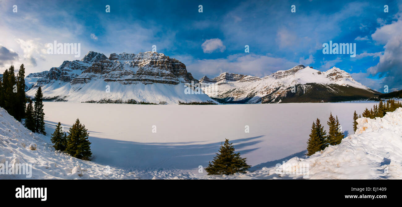 En hiver le lac Bow, Banff National Park Alberta Canada Photo Stock - Alamy