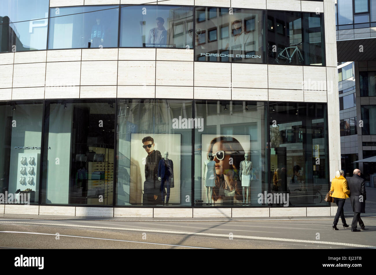Porsche shop Banque de photographies et d’images à haute résolution - Alamy