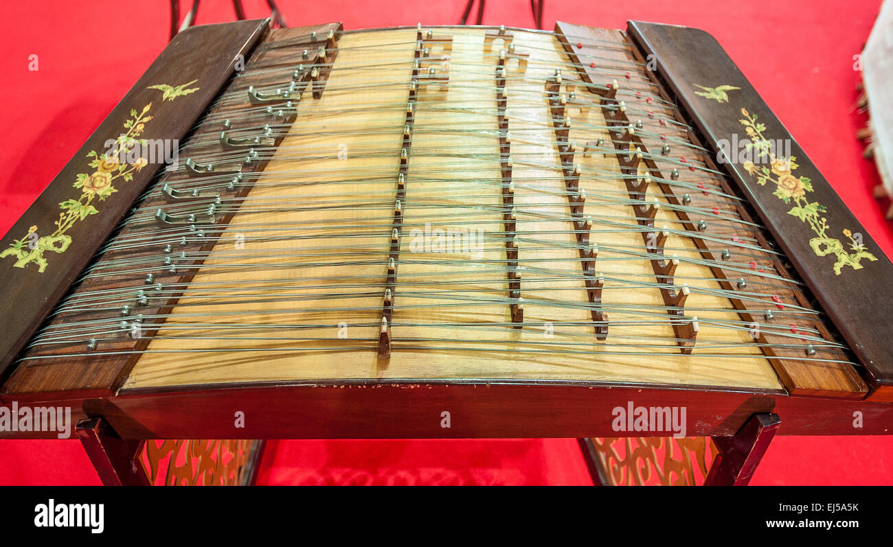 Mongolian musical instruments Banque de photographies et d’images à ...