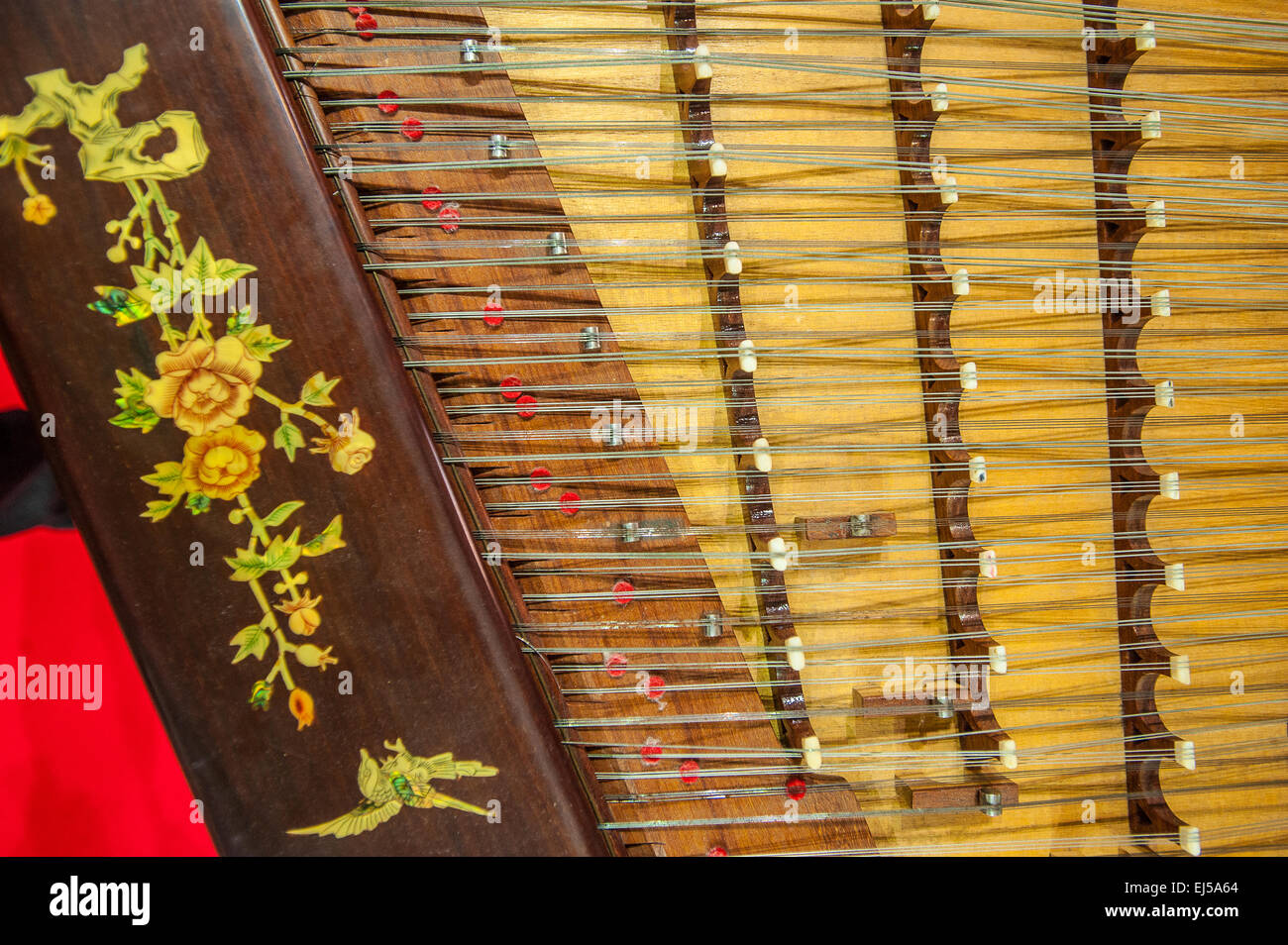 Mongolian musical instruments Banque de photographies et d’images à ...