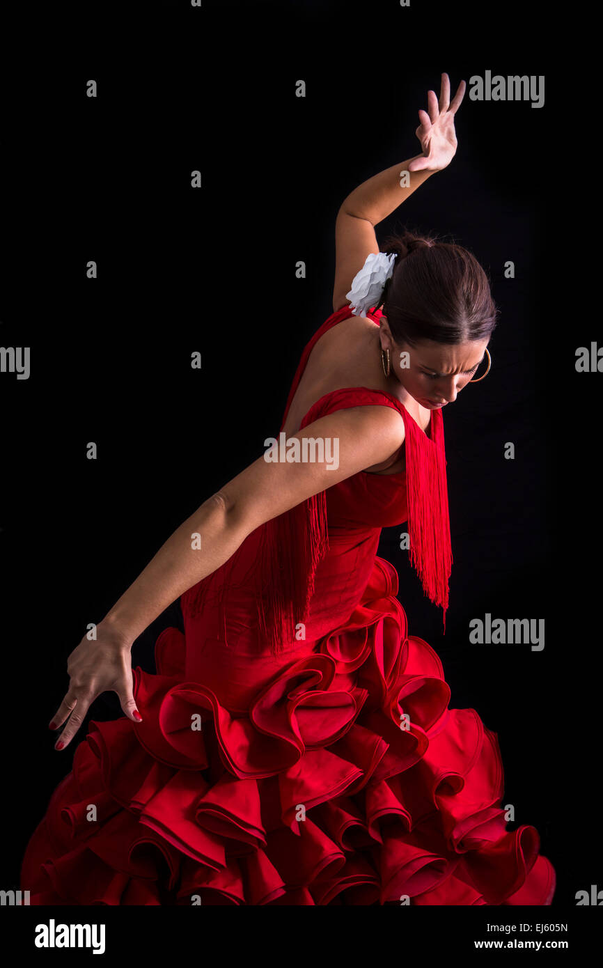 Danseuse de Flamenco habillé en rouge avec une expression du sentiment ...