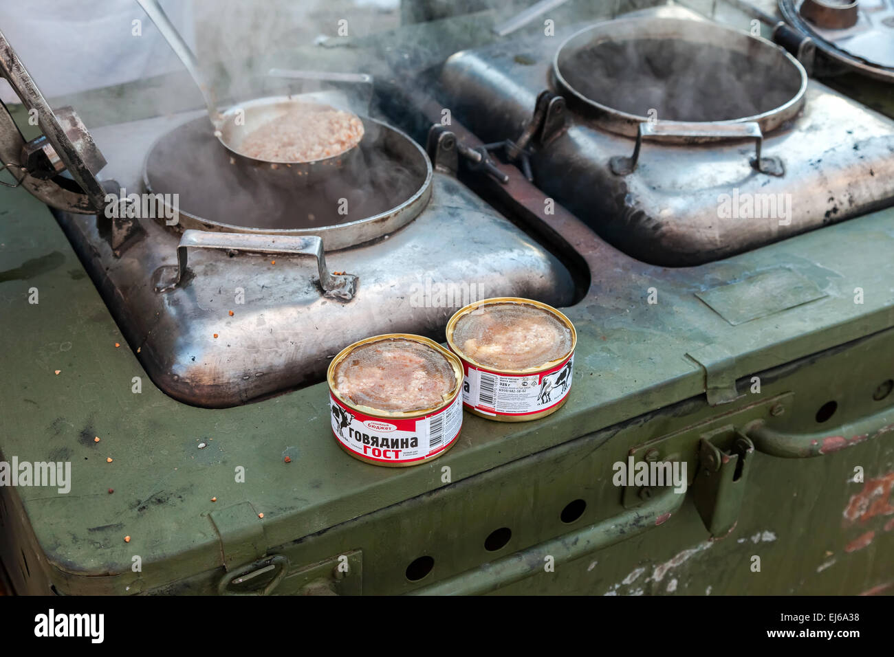 La cuisson des aliments sur un terrain militaire dans les conditions de ...
