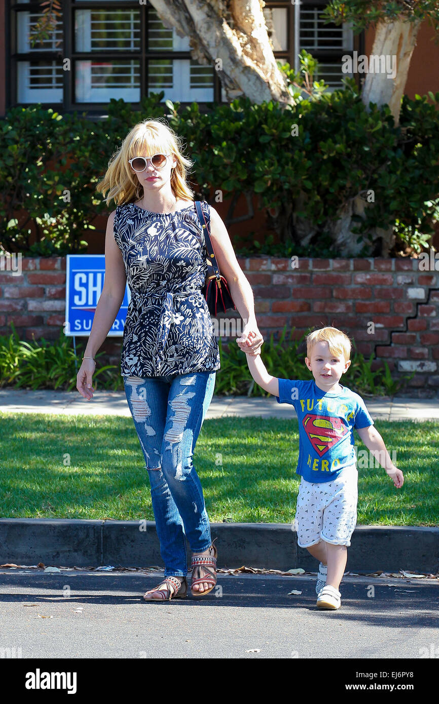 January Jones prend son fils chez le médecin à Santa Monica comprend ...