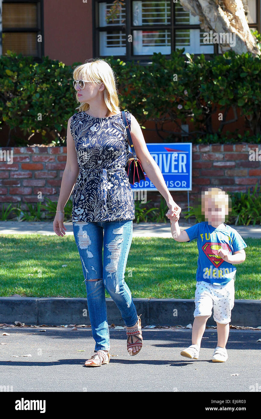 January Jones prend son fils chez le médecin à Santa Monica comprend ...