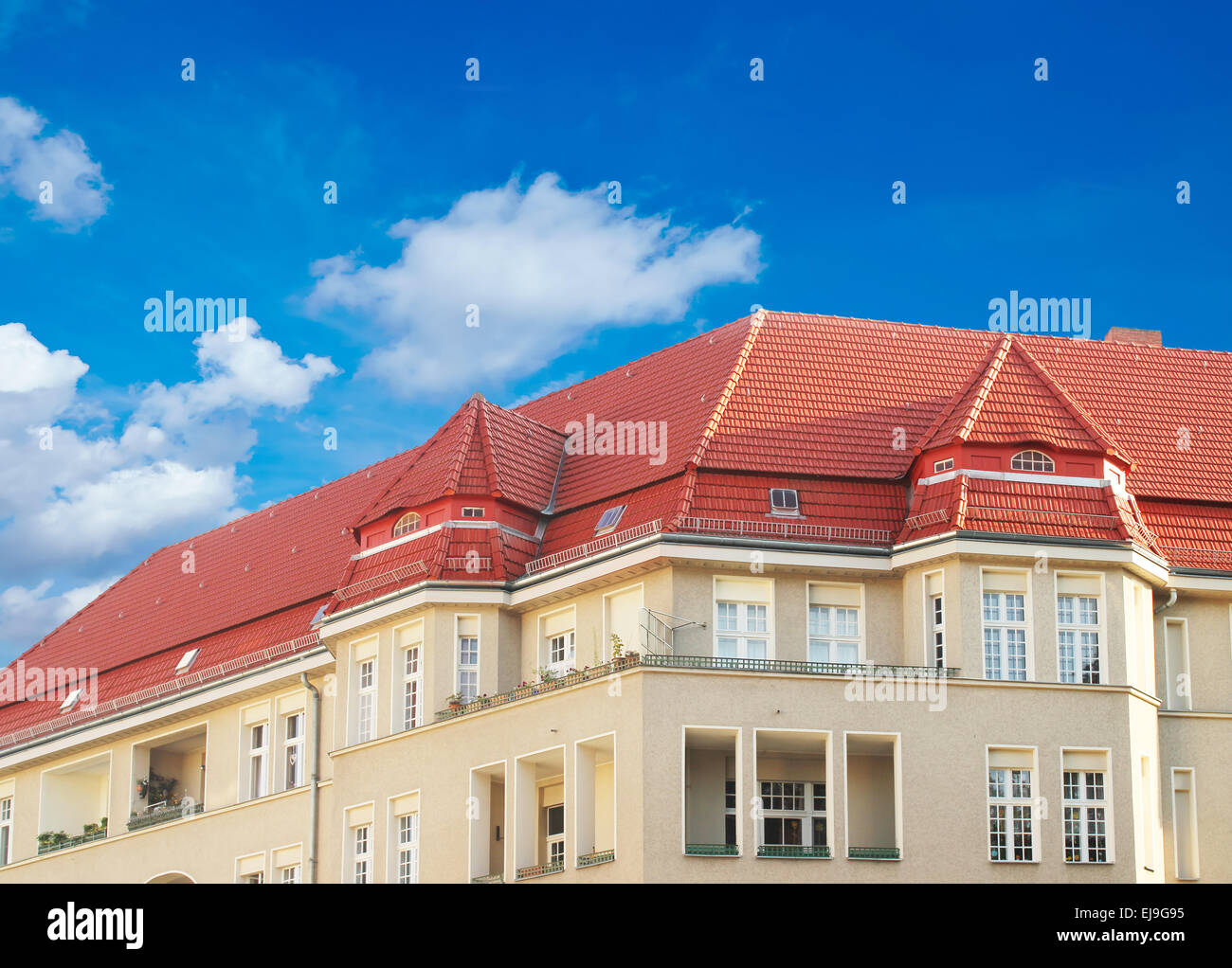 Pink apartment building berlin Banque de photographies et d’images à ...