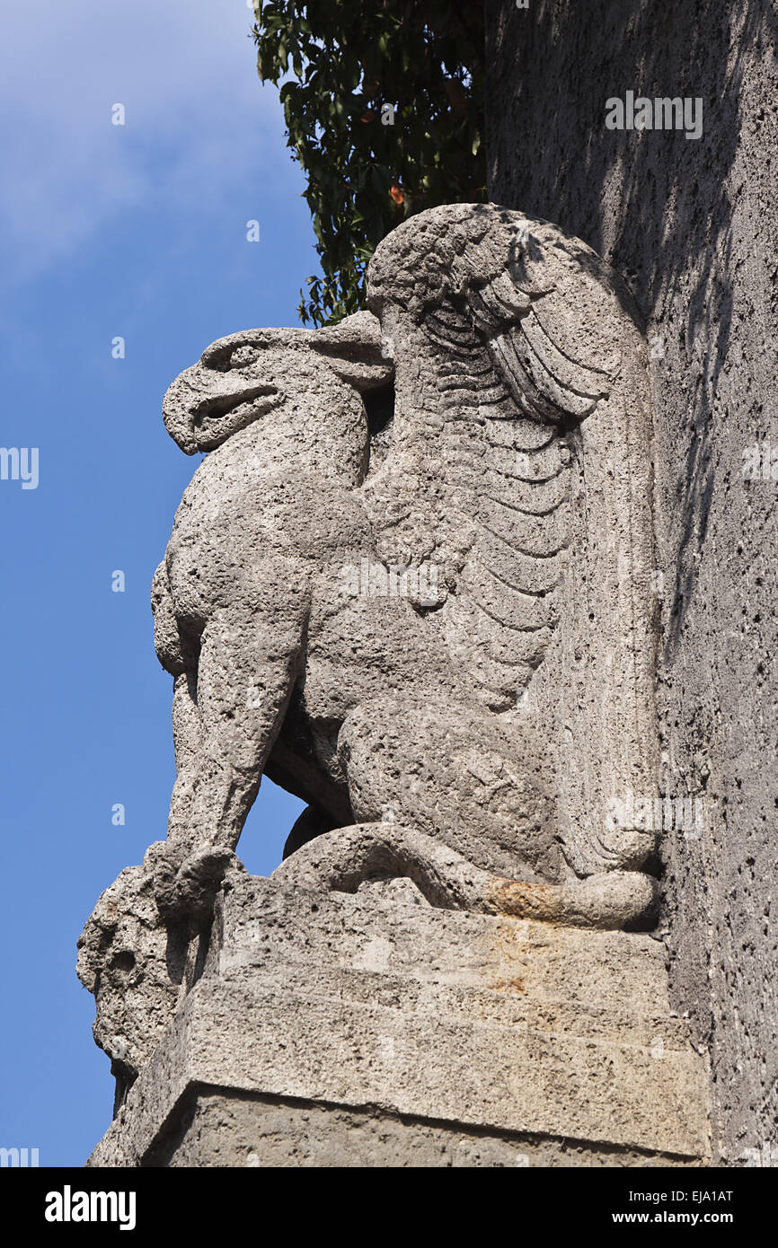 Griffin characters Banque de photographies et d’images à haute ...
