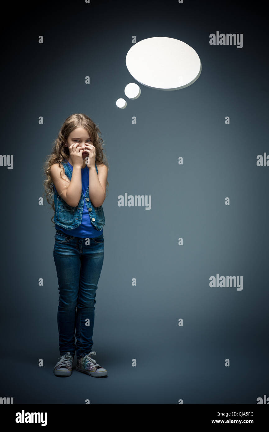 Fille qui pleure Banque de photographies et d’images à haute résolution ...