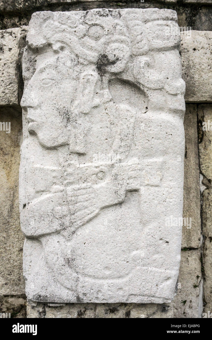 Bas-relief en pierre chieftain captifs main droite sur épaule gauche en ...