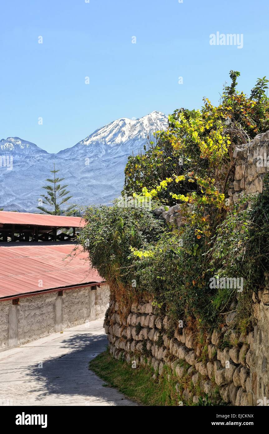 Volcan chachani Banque de photographies et d’images à haute résolution ...