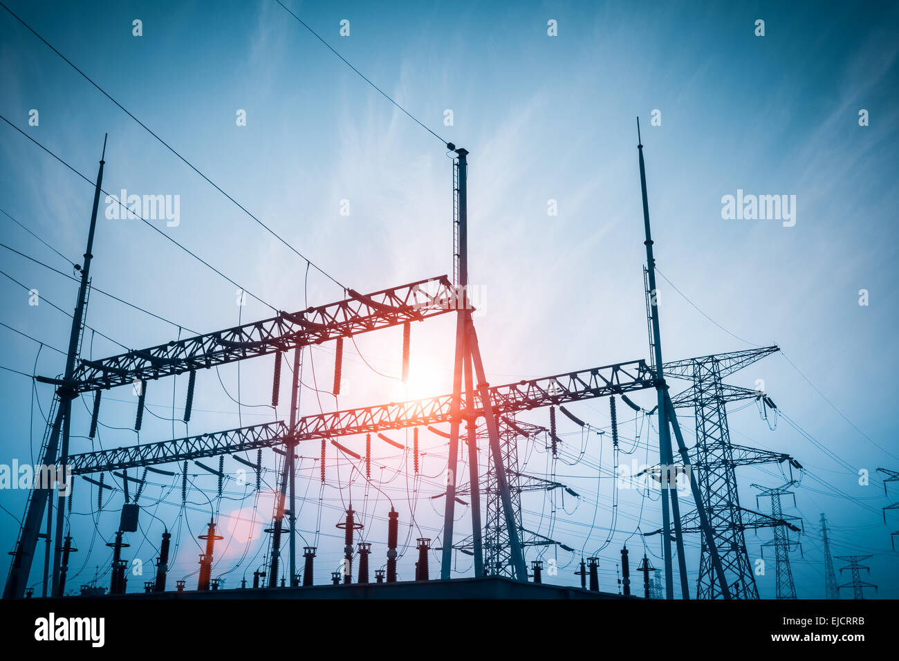 Poste de distribution électrique Banque de photographies et d’images à haute résolution - Alamy