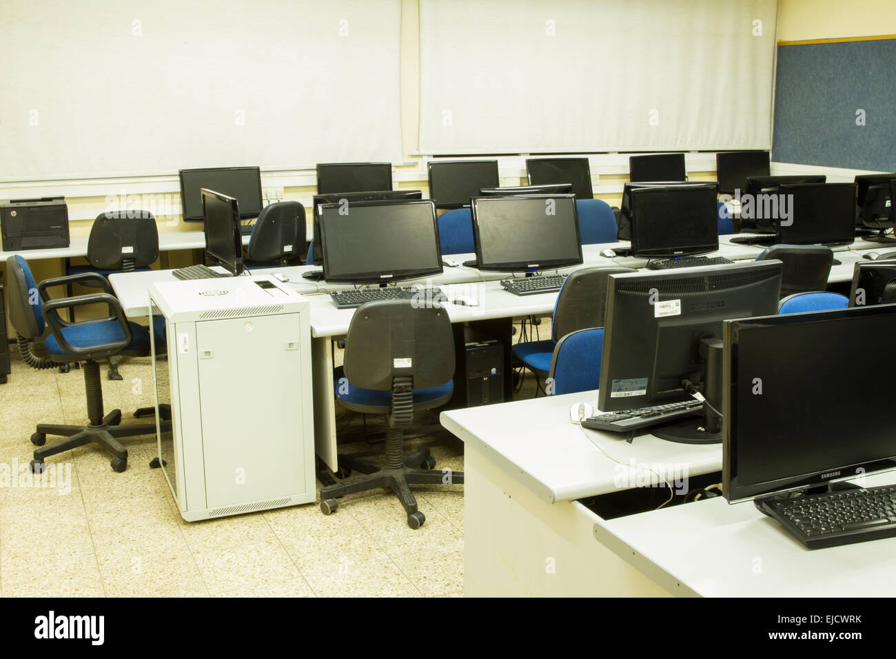Computers classroom display Banque de photographies et d’images à haute ...