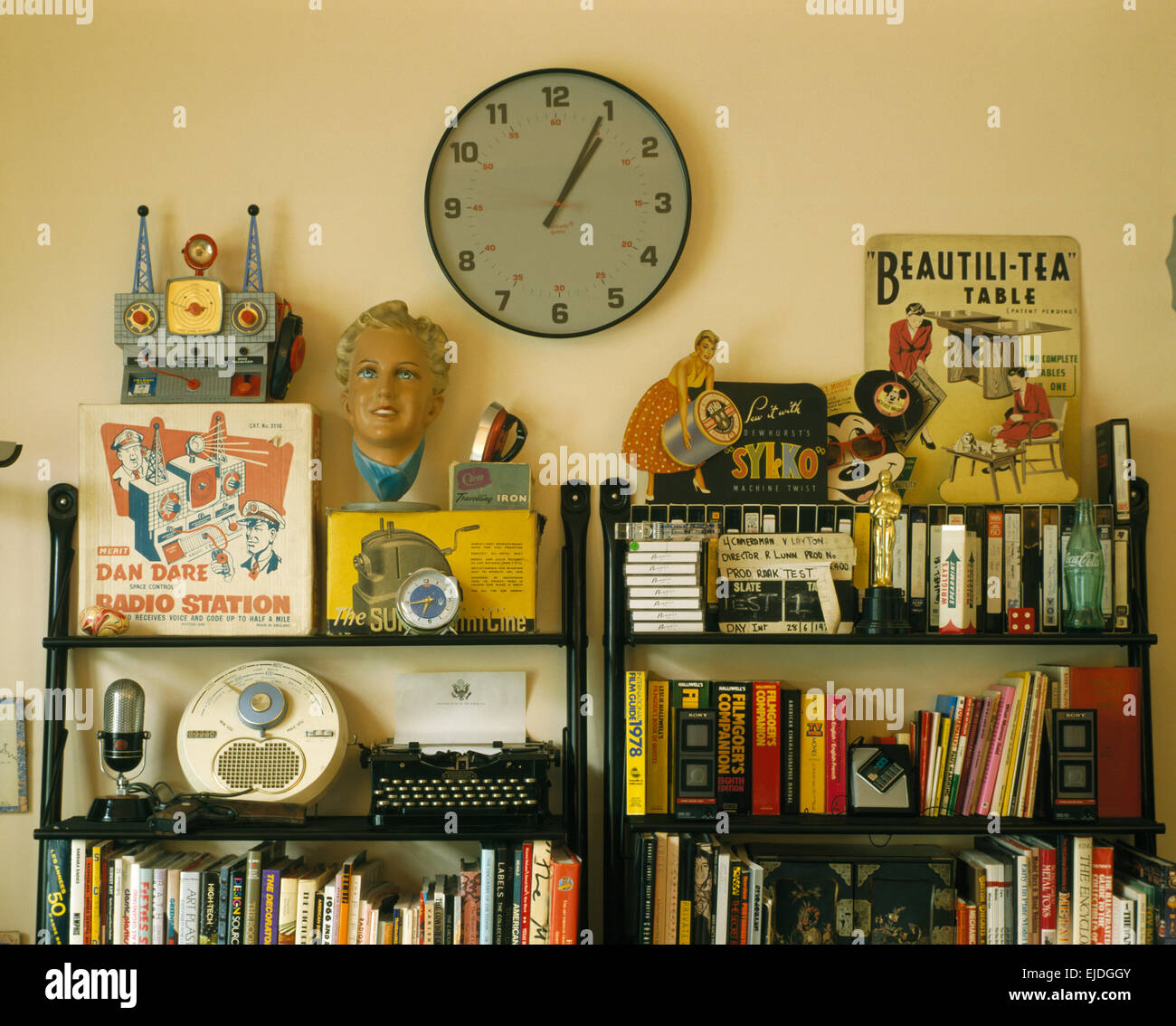 Fifties toys Banque de photographies et d’images à haute résolution - Alamy