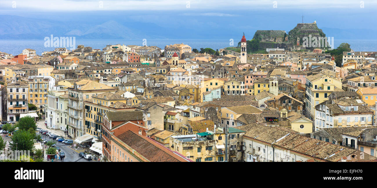 Panorama de Kerkyra, Corfou Ville avec de Vieux Fort, le Paleo Frourio ...