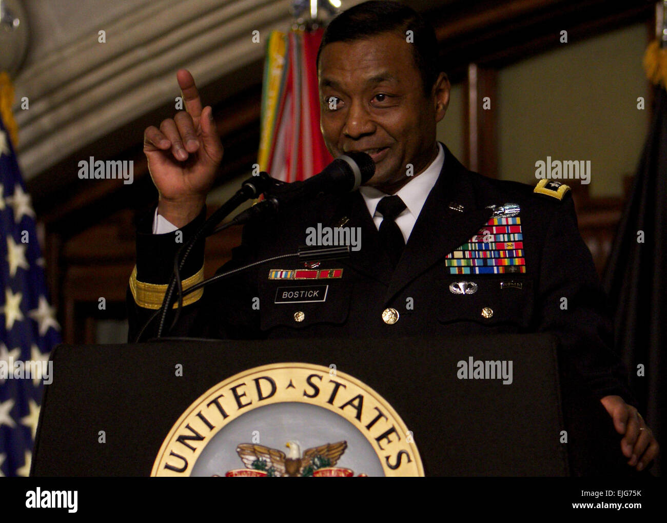 Le lieutenant-général Thomas P. Bostick Classe de 1978, sous-chef d ...