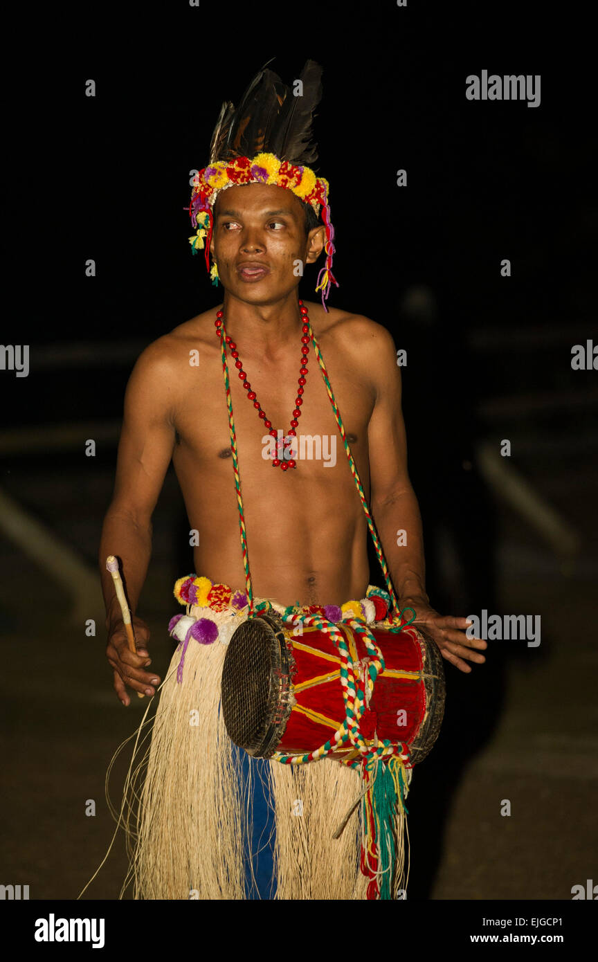 Amerindian drum Banque de photographies et d’images à haute résolution ...