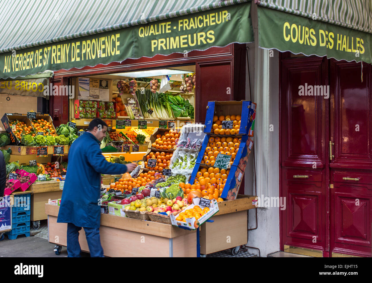 Magasin de fruits et légumes paris Banque de photographies et d’images à haute résolution - Alamy