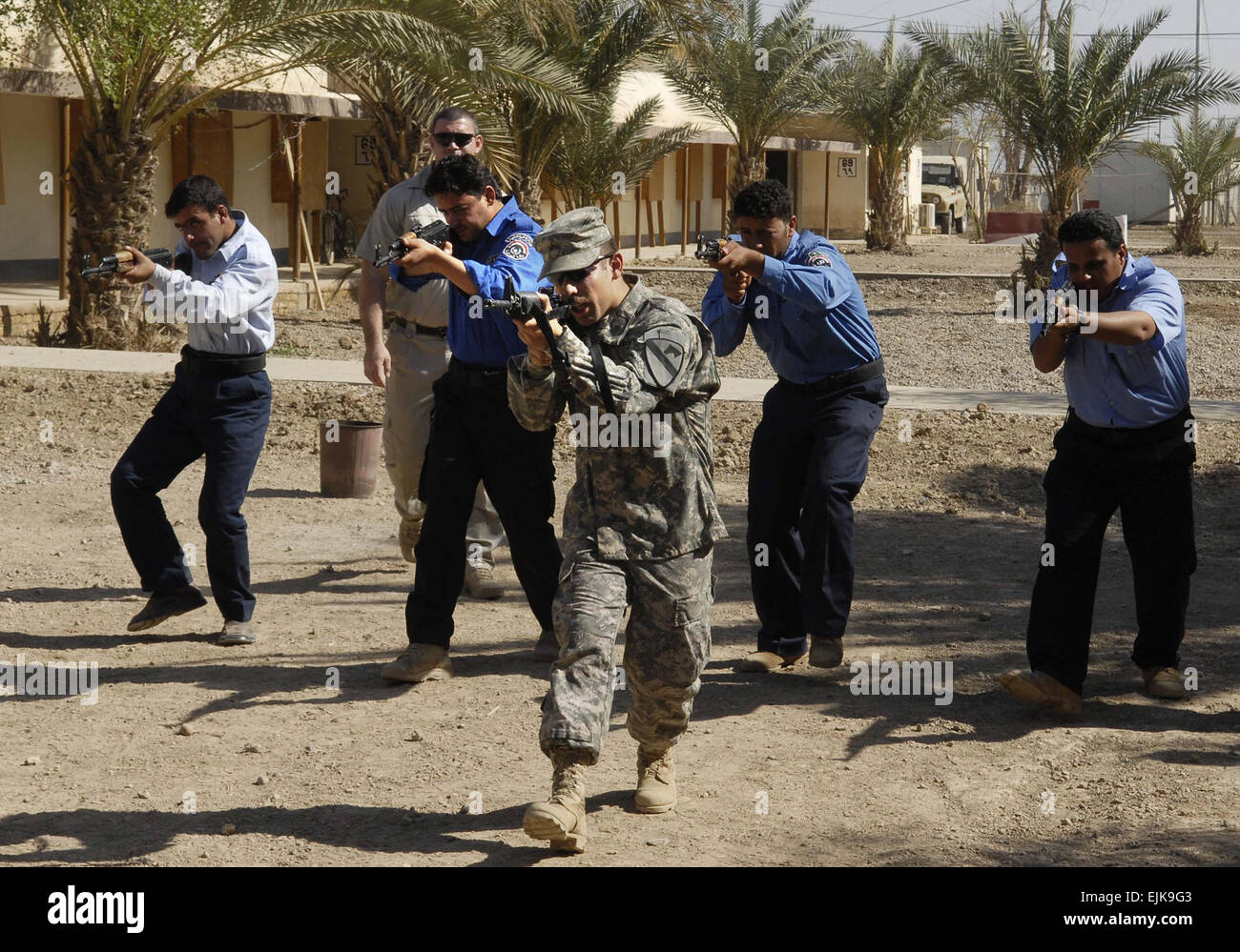 Les soldats de l'Armée américaine du 1er Bataillon, 7e régiment de ...