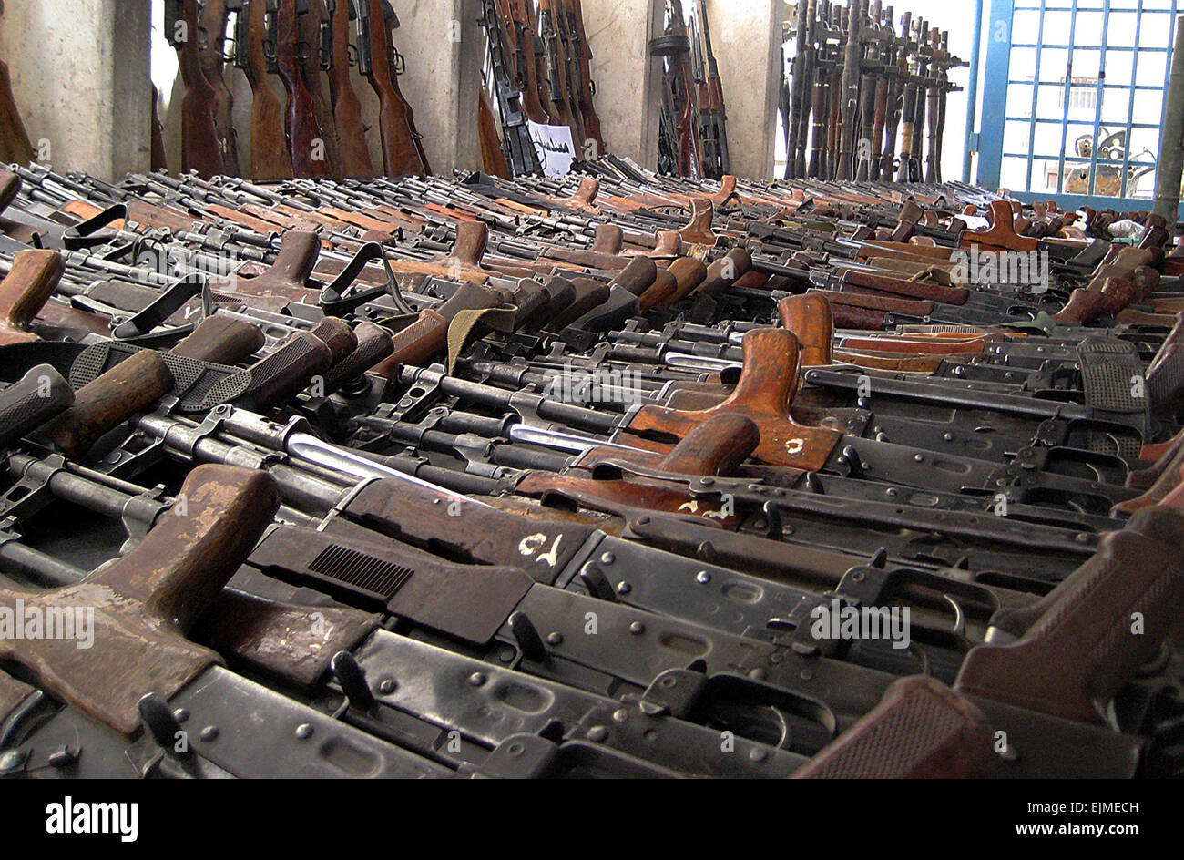 Armes saisies Banque de photographies et d’images à haute résolution ...