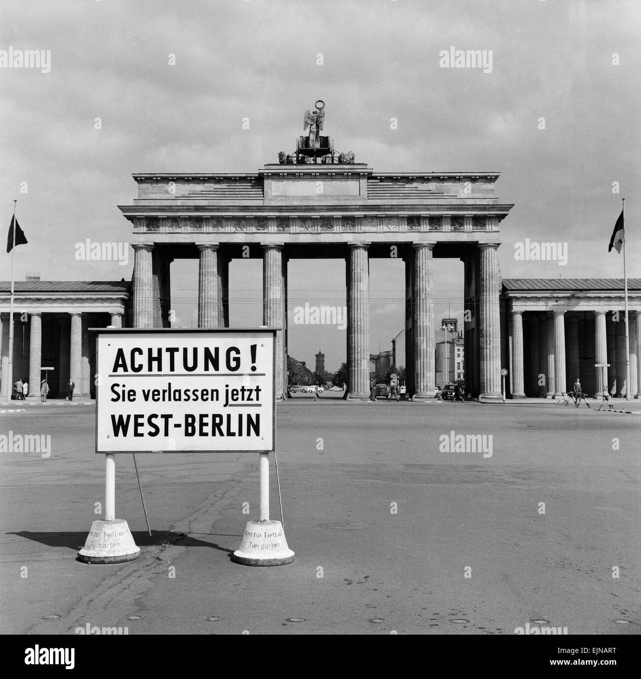 Berlin Est-ouest frontière. 13 août 1961 Photo Stock - Alamy