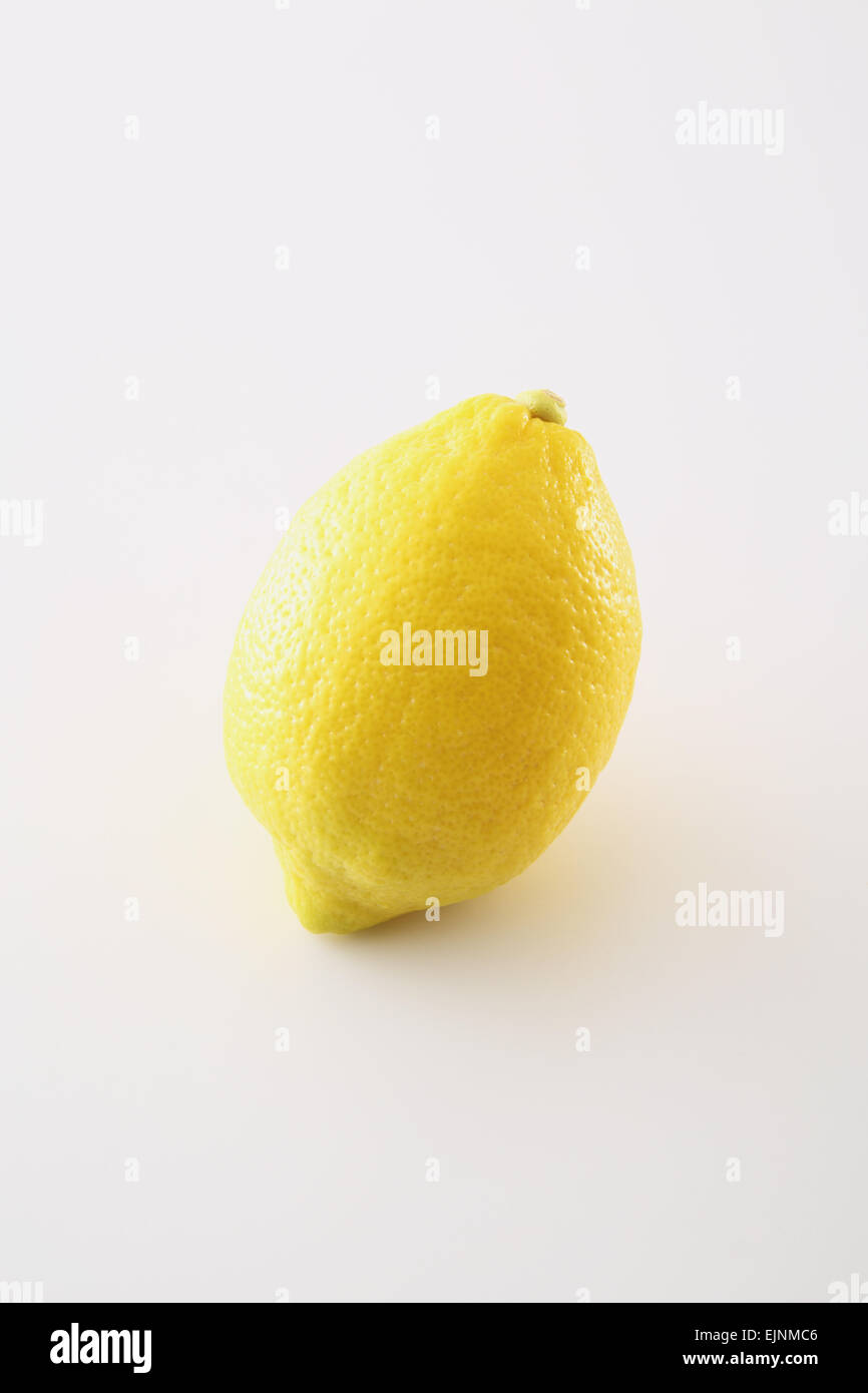 Citron frais Banque de photographies et d’images à haute résolution - Alamy