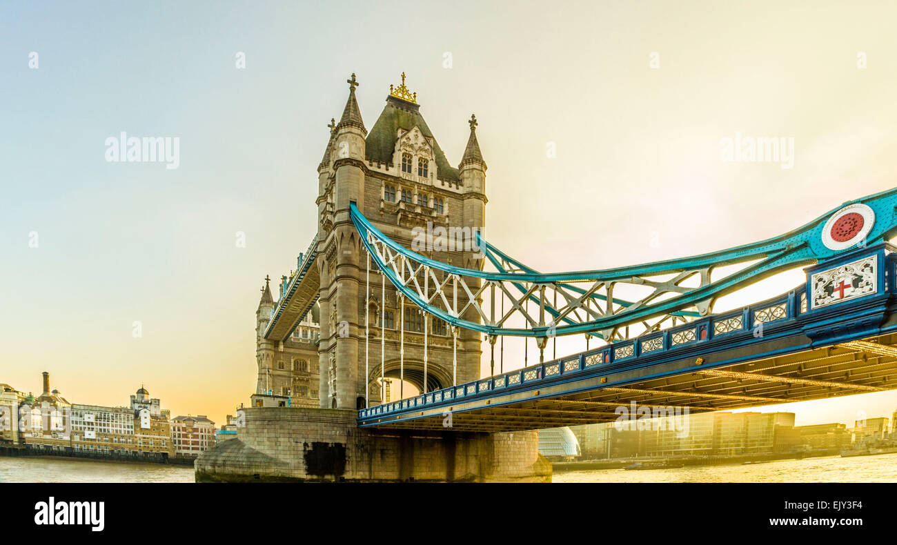 Tower Bridge à Londres est une structure iconique doit pour les ...