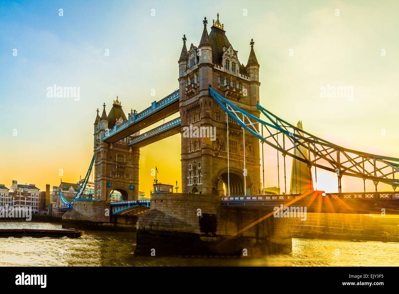 Tower Bridge à Londres est une structure iconique doit pour les ...
