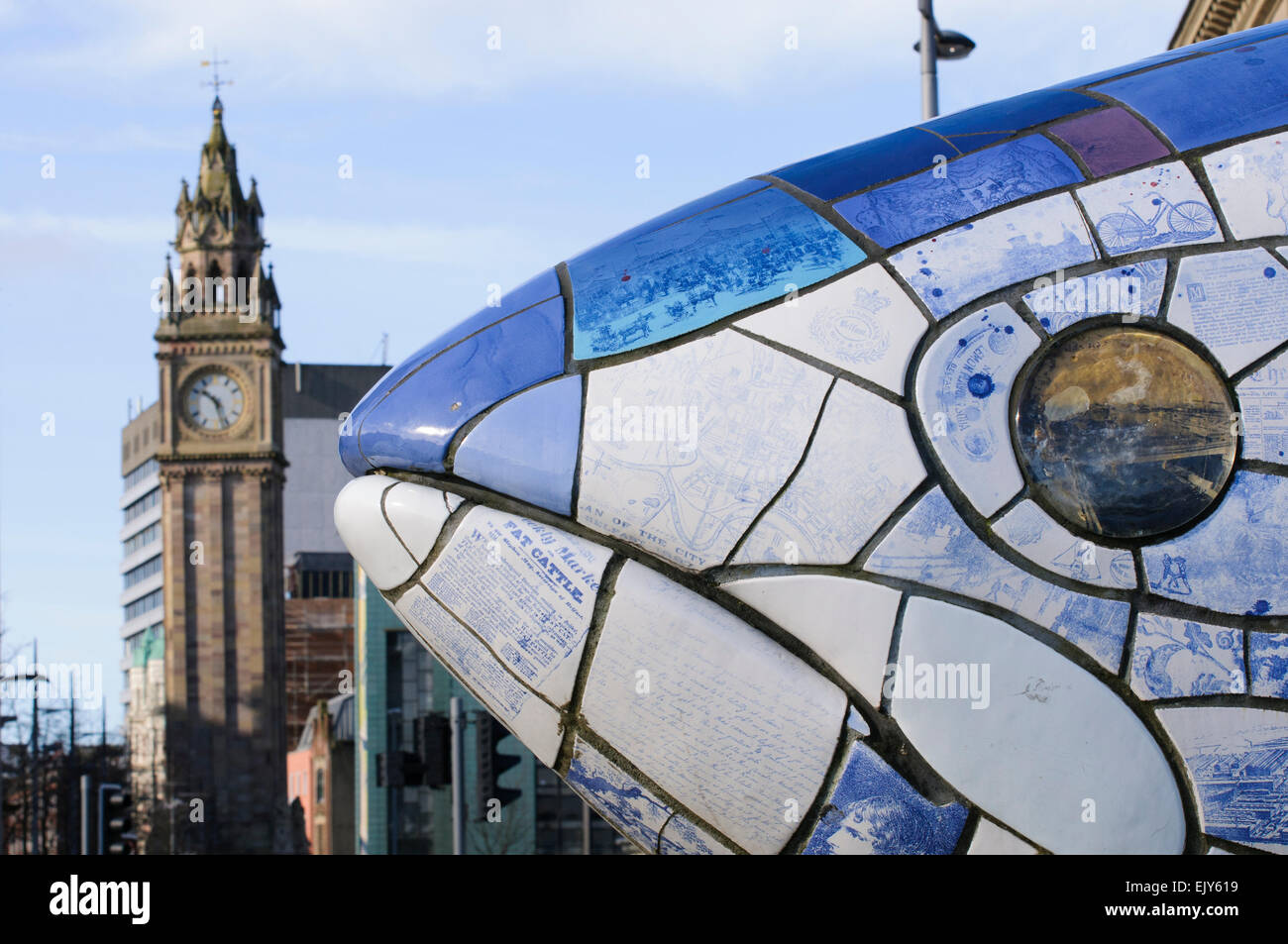 Big fish statue belfast Banque de photographies et d’images à haute ...