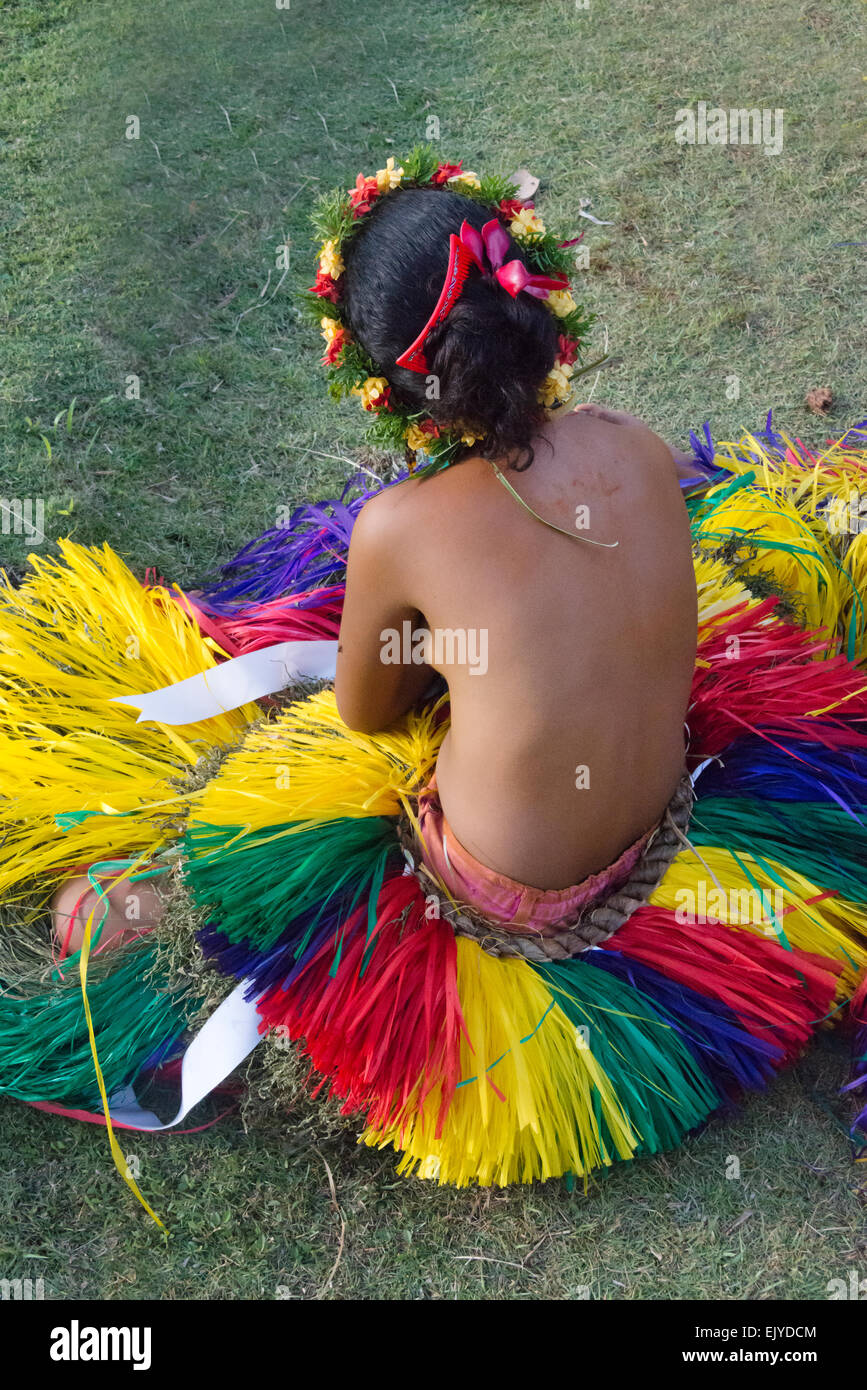 Jeune fille en costume traditionnel de Yap Yap à jours du Festival, l ...