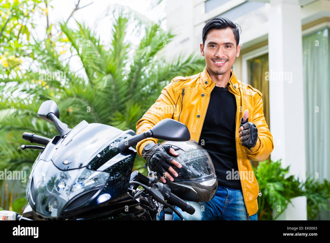 Homme de moto Banque de photographies et d’images à haute résolution ...