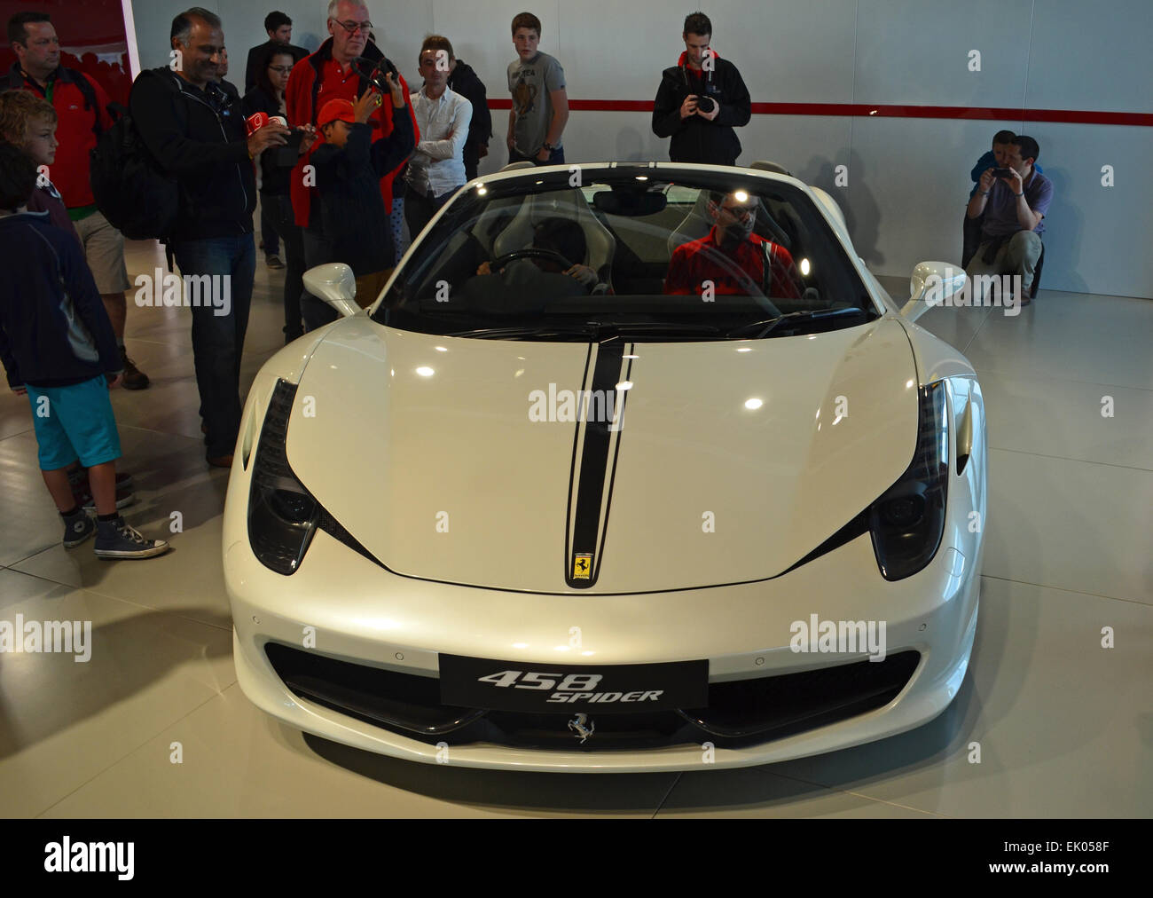 Ferrari blanche Banque de photographies et d’images à haute résolution ...