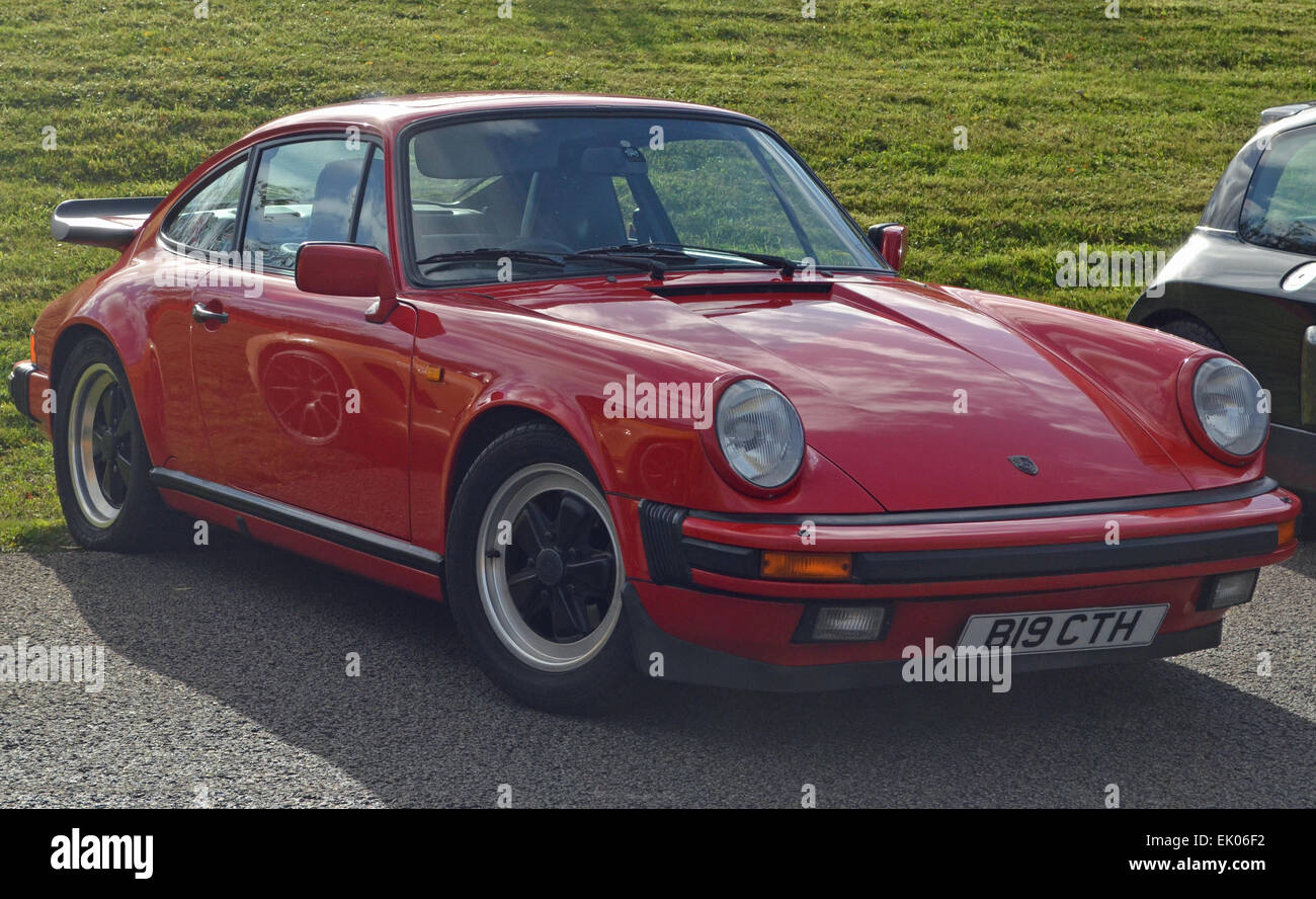 1984 Porsche 911 rouge Photo Stock - Alamy