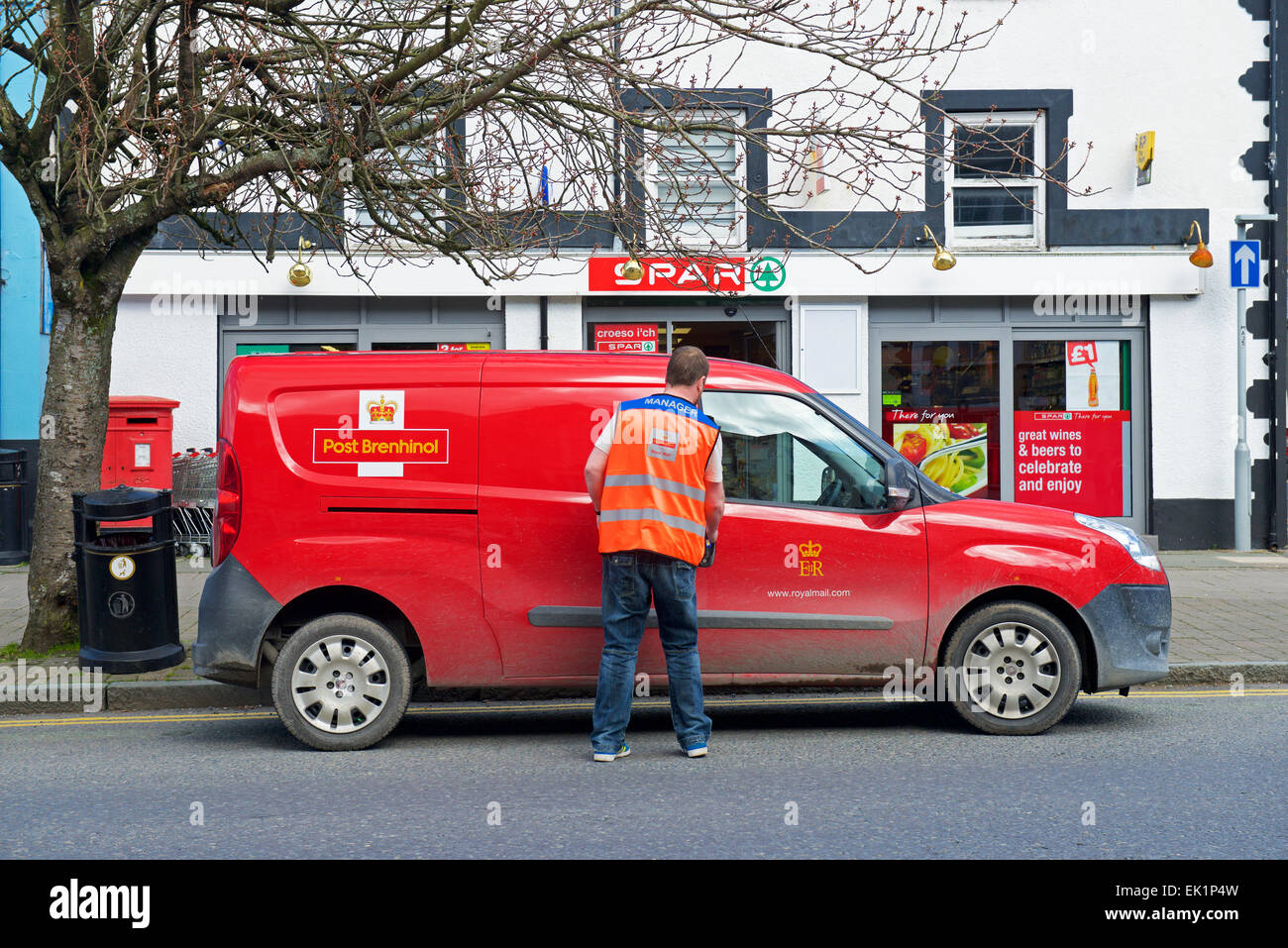 Postman royal mail Banque de photographies et d’images à haute ...