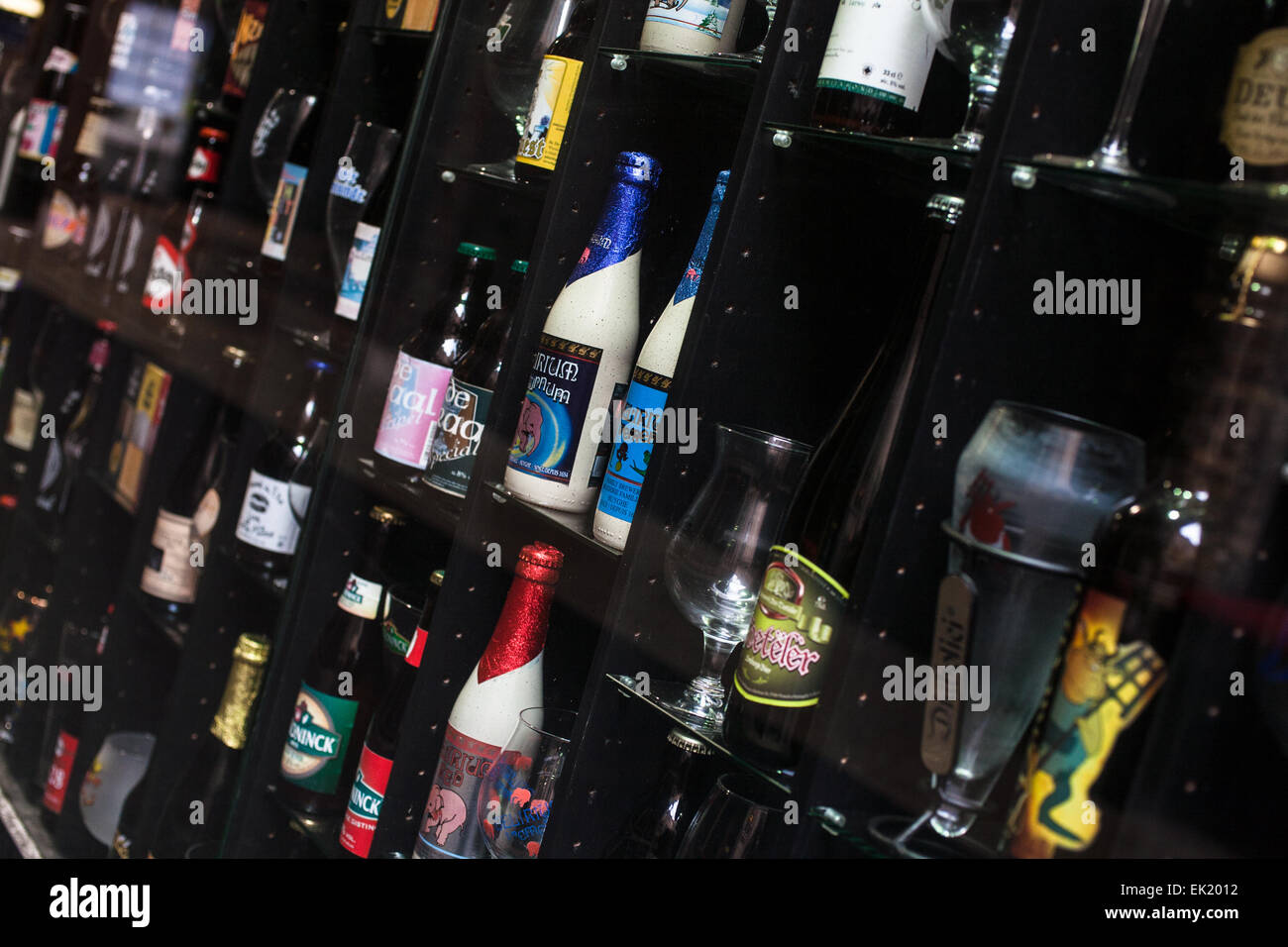 The beer wall bruges Banque de photographies et d’images à haute résolution - Alamy