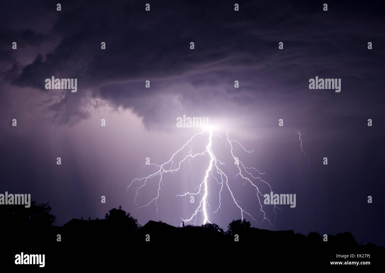 Foudre en boule Banque de photographies et d’images à haute résolution ...