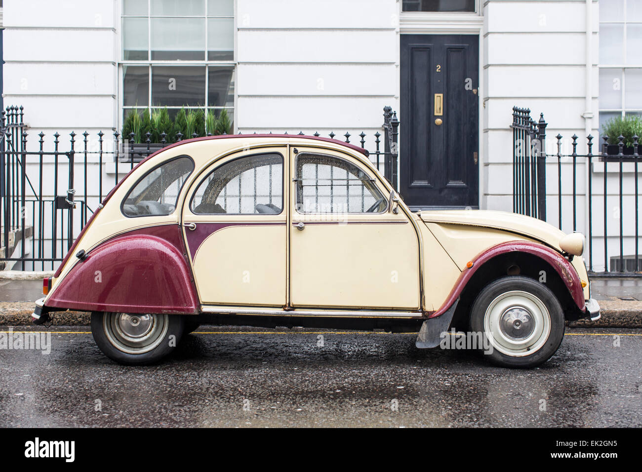 Vintage citroen 2cv Banque de photographies et d’images à haute ...