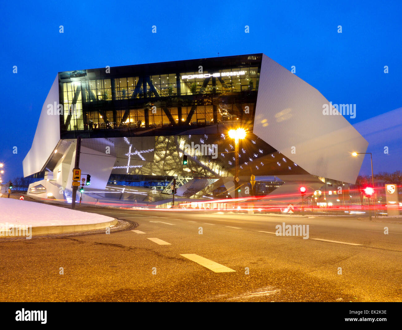 Porsche museum stuttgart architecture Banque de photographies et d ...