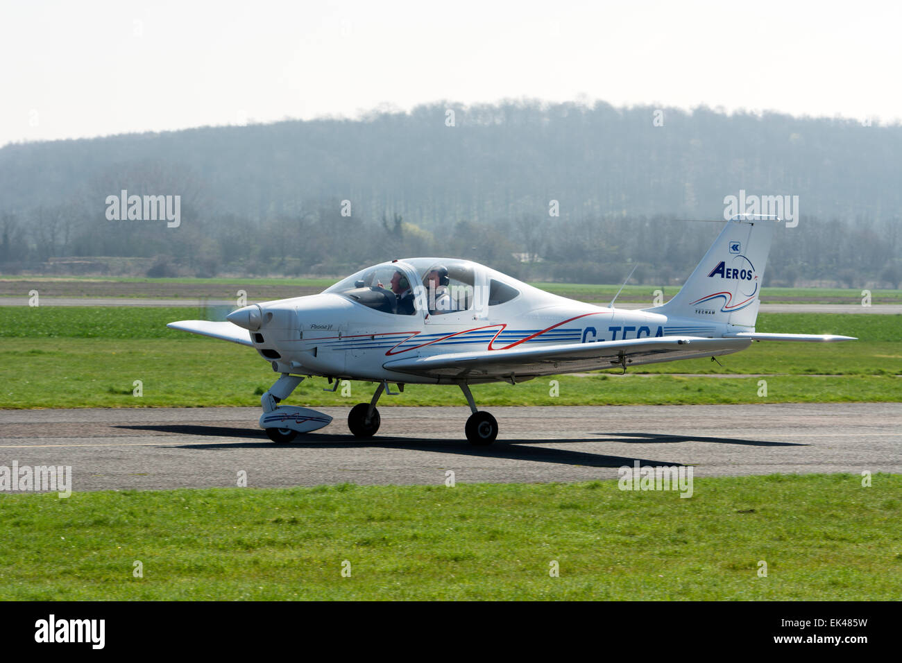 P2002 avion sierra volant Banque de photographies et d’images à haute ...