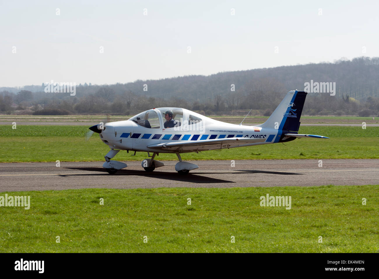 P2002 avion sierra volant Banque de photographies et d’images à haute ...